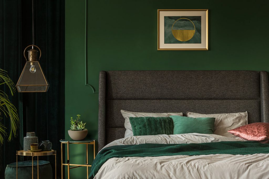 10 Dark Bedroom Decor Ideas for the Classic Vibe